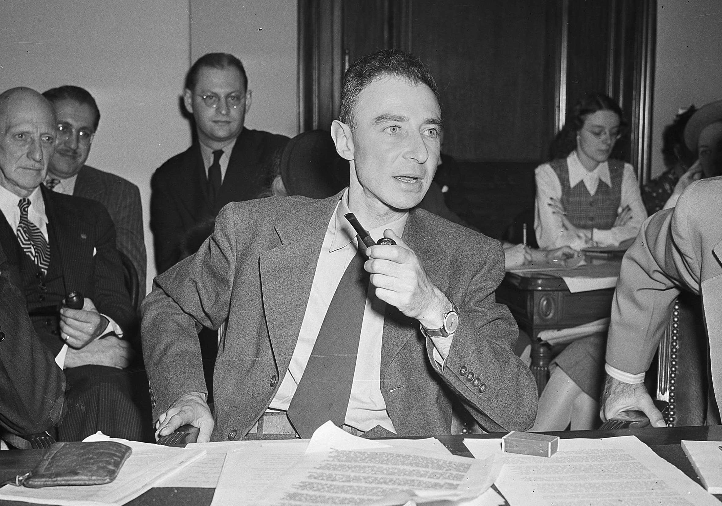 Oppenheimer inédit : l’impossible contrôle international de l’atome ...